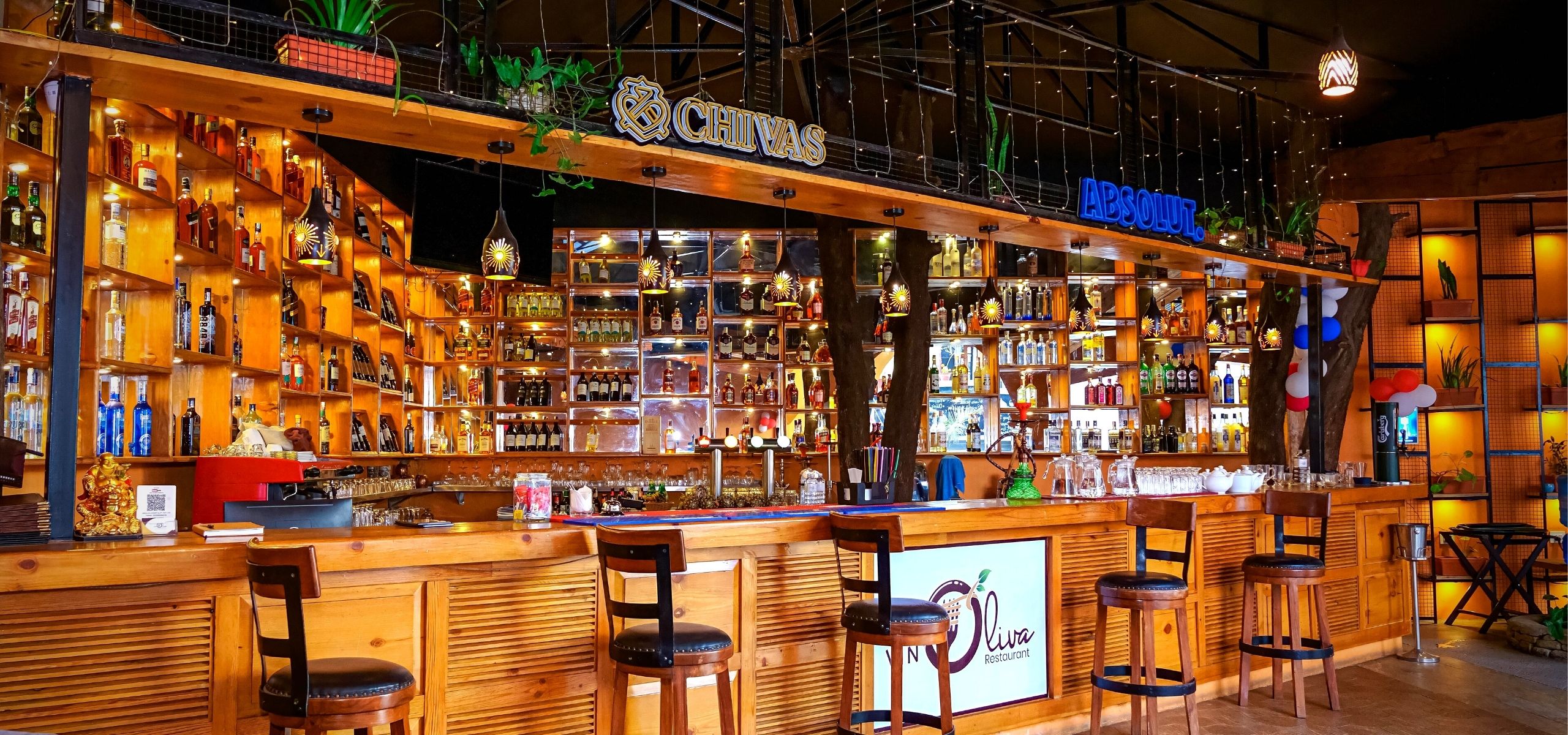 Sophisticated Bar – Vinoliva Restaurant and Bar